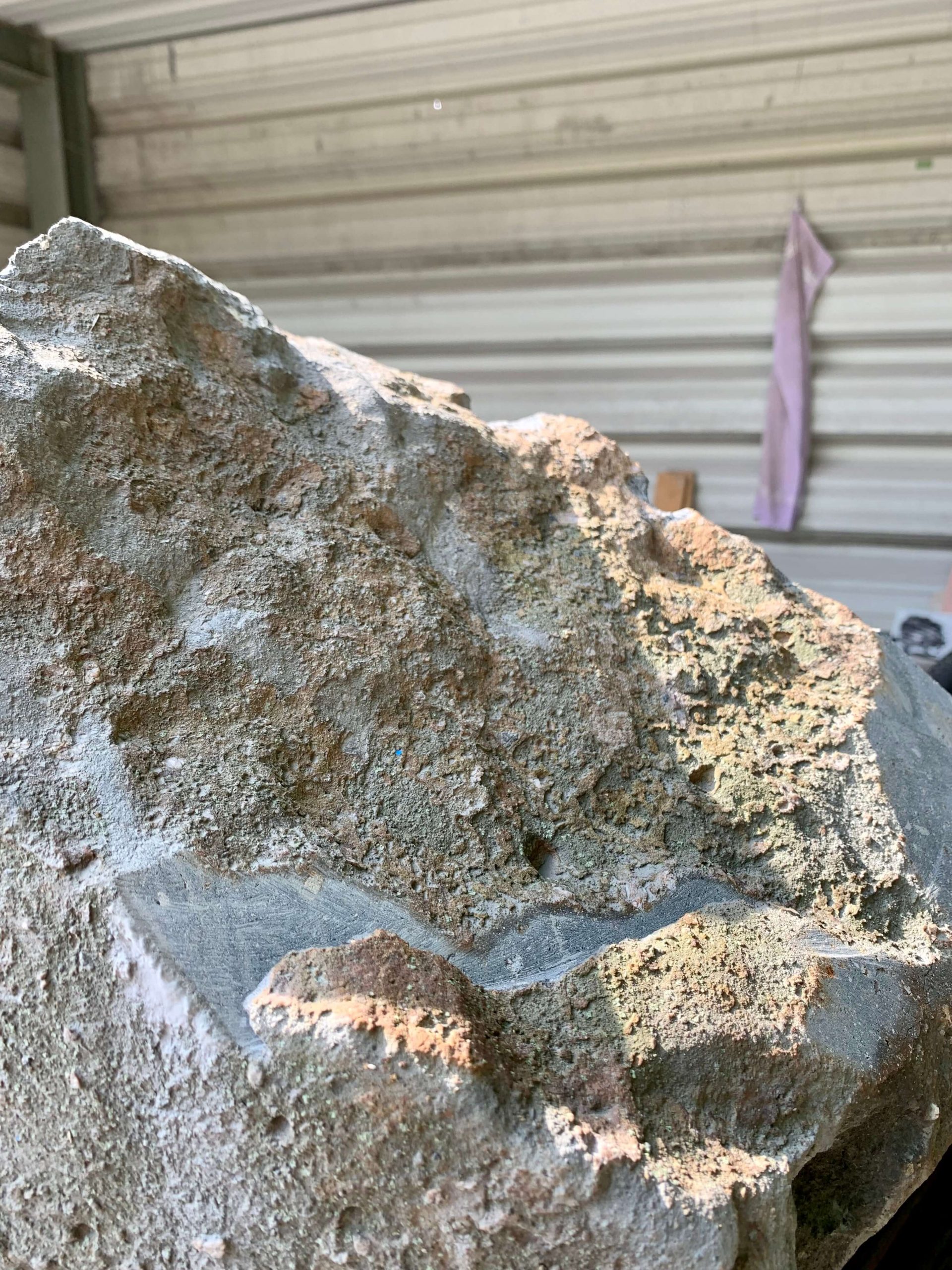 NN - Steinernes Zeichen für Offenheit und Toleranz - Wundertexte